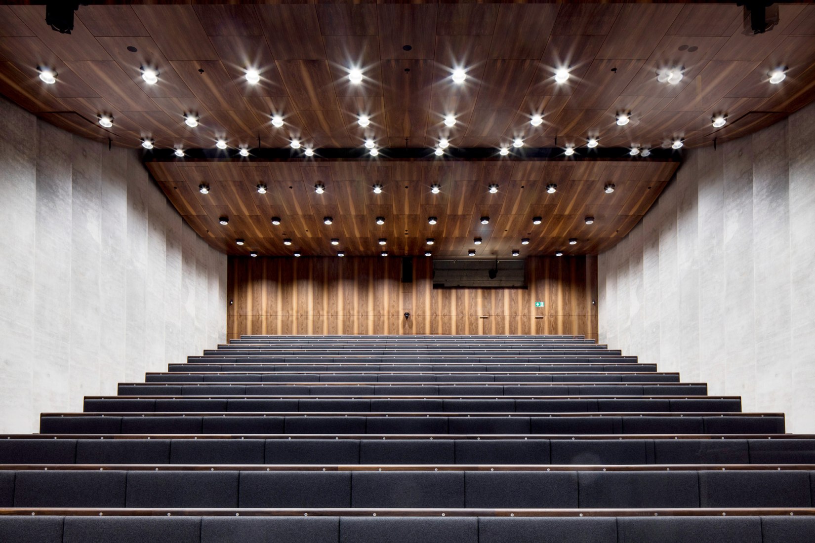 La galería James Simon de Chipperfield en Berlin completa una gran ...