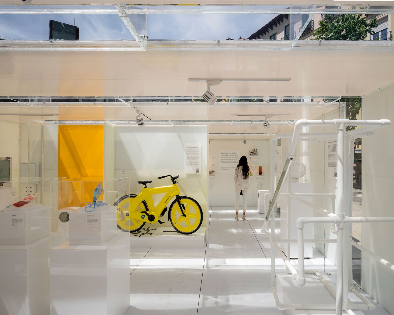 The world's first 100% recyclable Museum. The Plastic Museum by ...