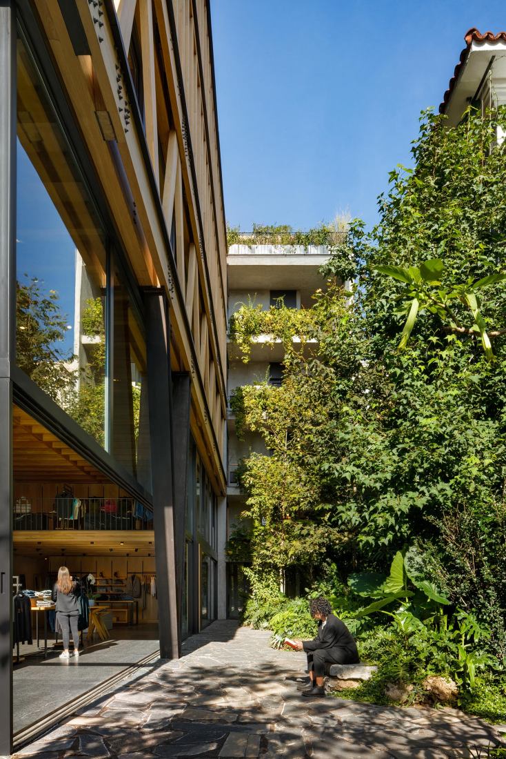 An oasis in the middle of the city. El Jardín Anatole by Dellekamp ...