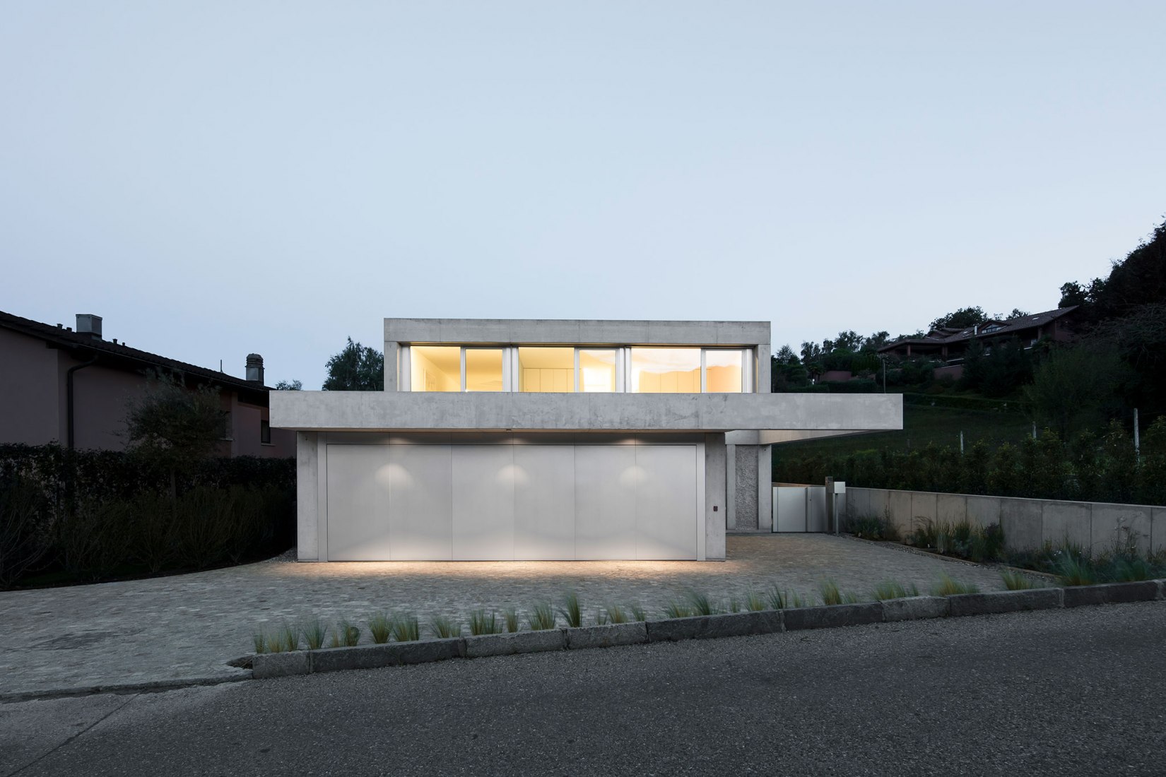Looking east and west. Concrete house by DF__DC architects | The ...