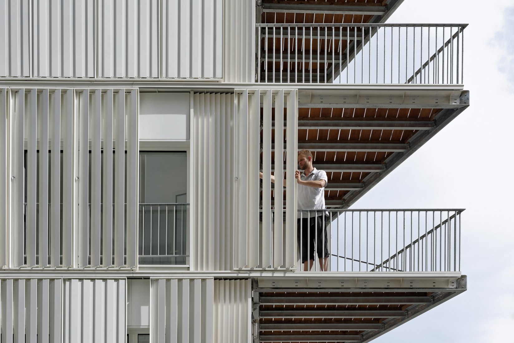 10 social housing units Paris 15e by Dietmar Feichtinger Architectes ...