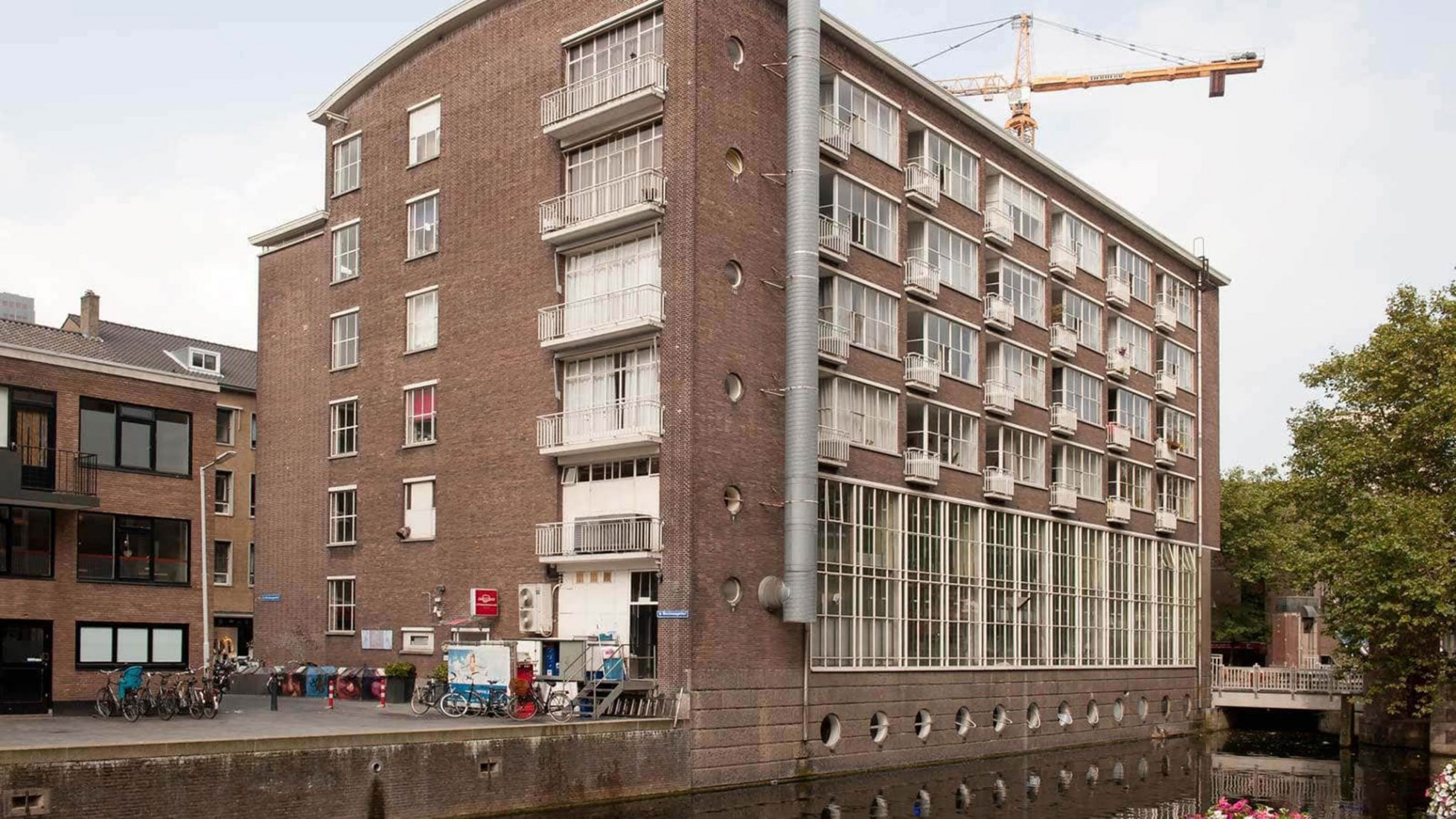 Mixed uses and open spaces in the heart of Rotterdam. De Nederlanden ...