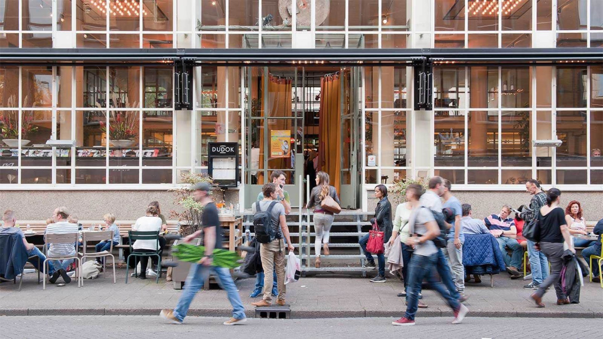 Mixed uses and open spaces in the heart of Rotterdam. De Nederlanden ...