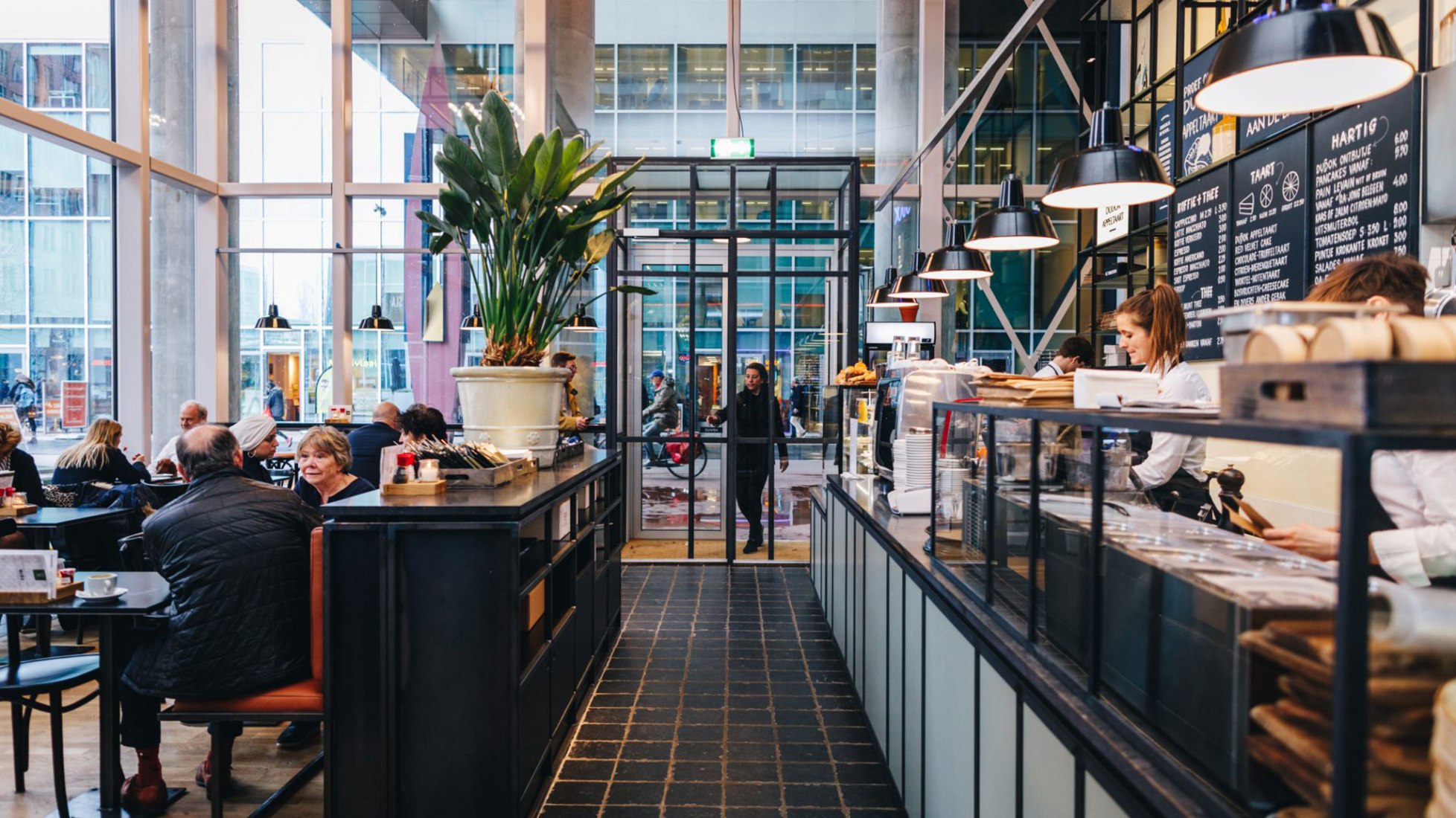 Mixed uses and open spaces in the heart of Rotterdam. De Nederlanden ...