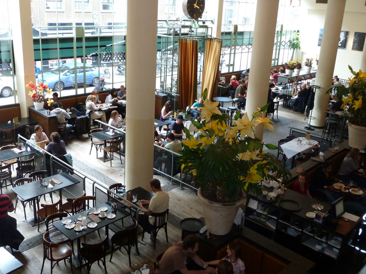 Mixed uses and open spaces in the heart of Rotterdam. De Nederlanden ...