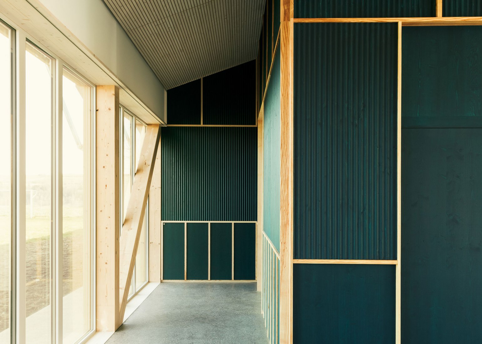 Simplicity in a cultural space. Community Hall by emixi architectes ...