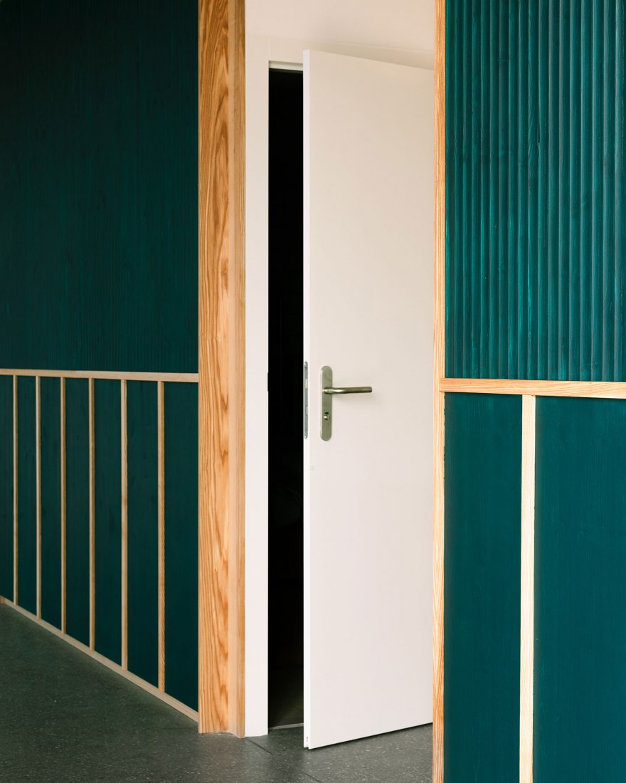 Simplicity in a cultural space. Community Hall by emixi architectes ...