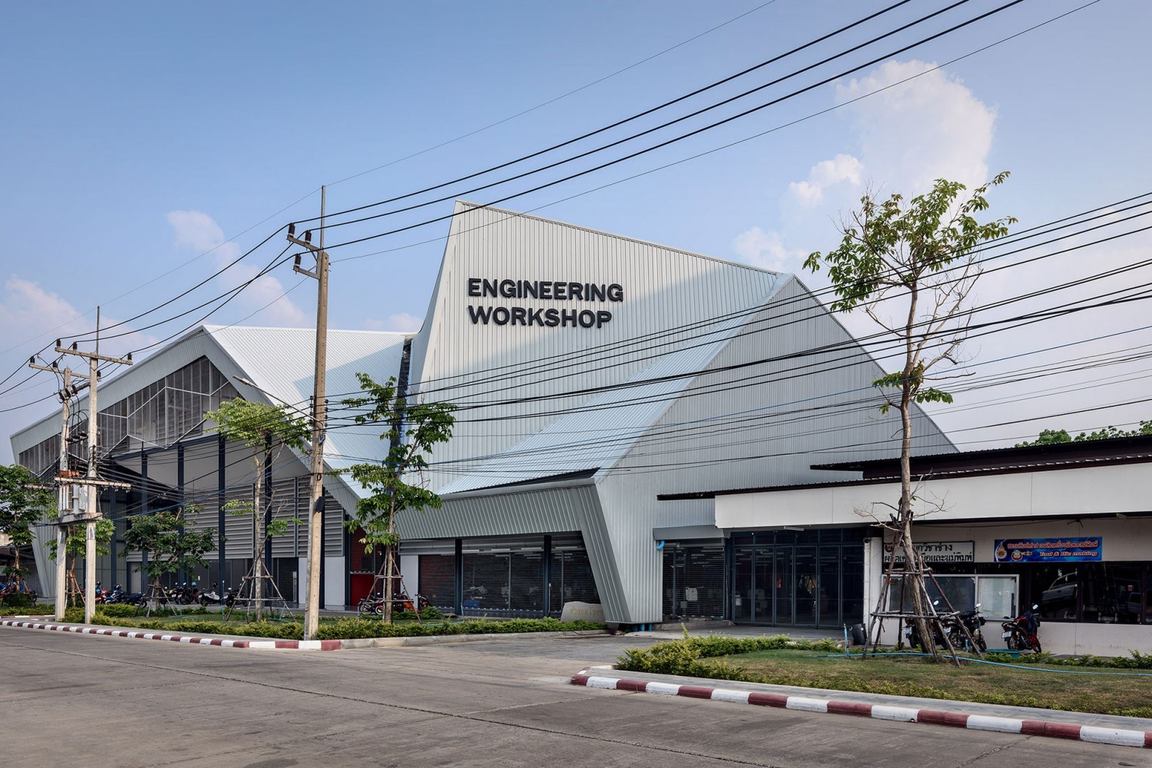 RMUTI Engineering Workshop by THstudio Architects | The Strength of ...