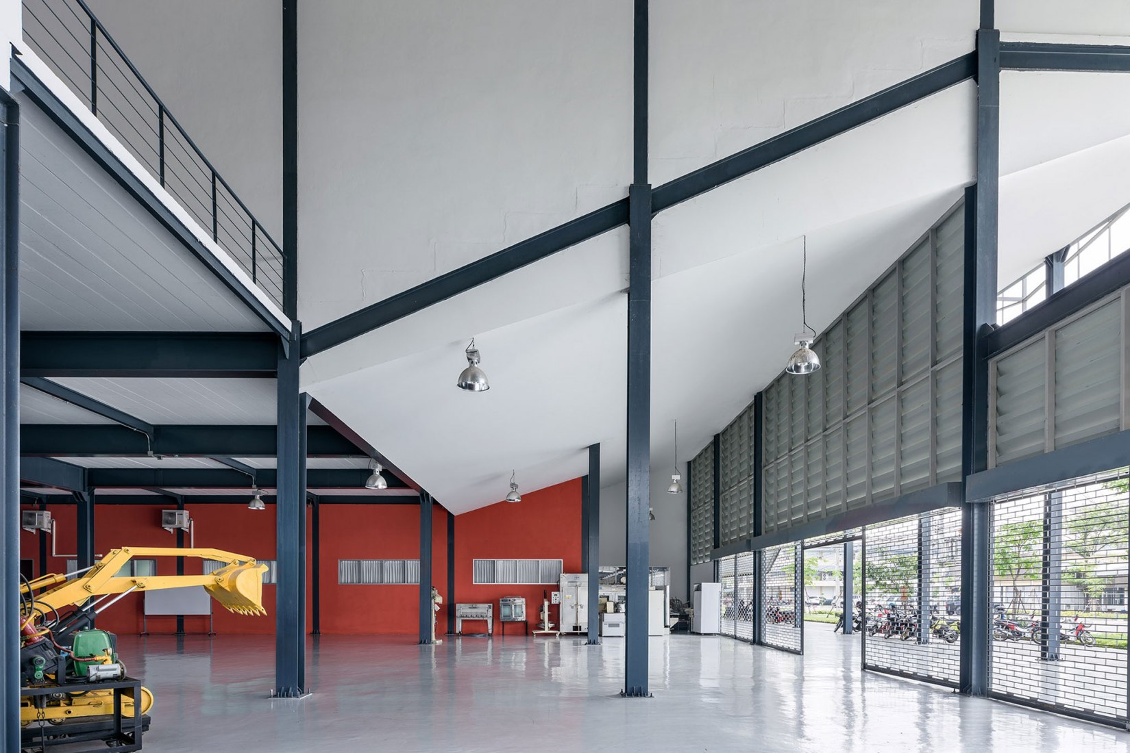 RMUTI Engineering Workshop by THstudio Architects | The Strength of ...