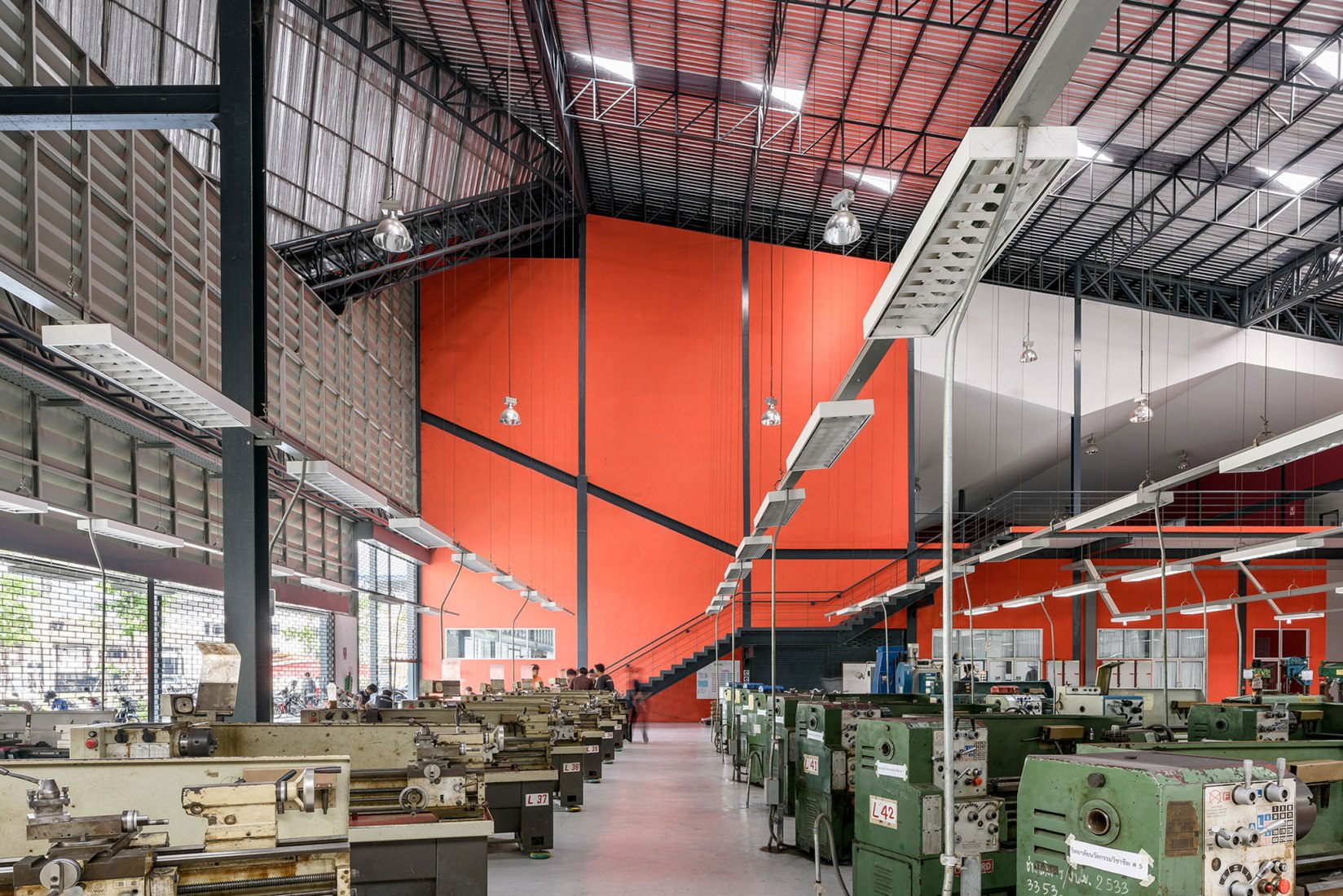 RMUTI Engineering Workshop by THstudio Architects | The Strength of ...