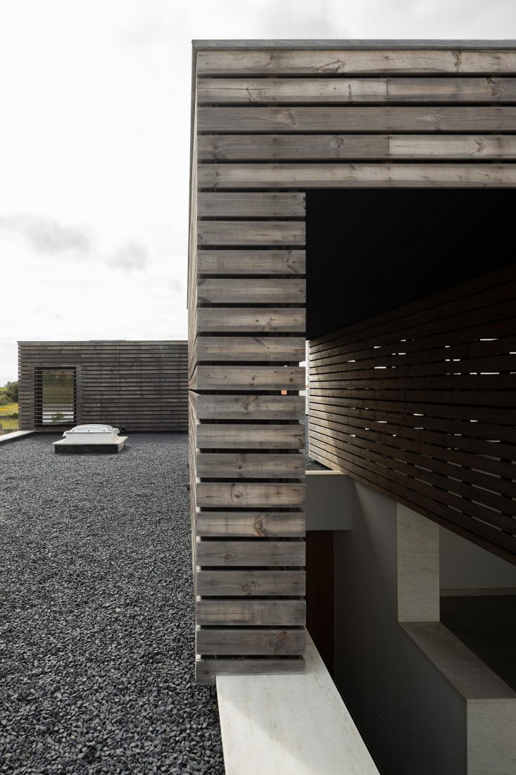 Horizontal bands framing the horizon. TD House by ESQUISSOS | The ...
