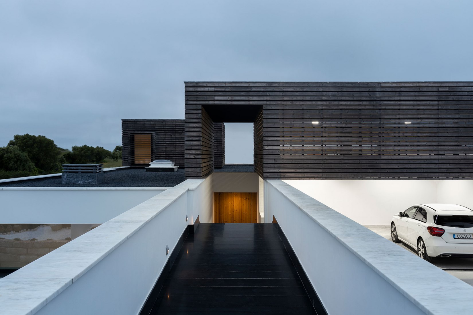 Horizontal bands framing the horizon. TD House by ESQUISSOS | The ...