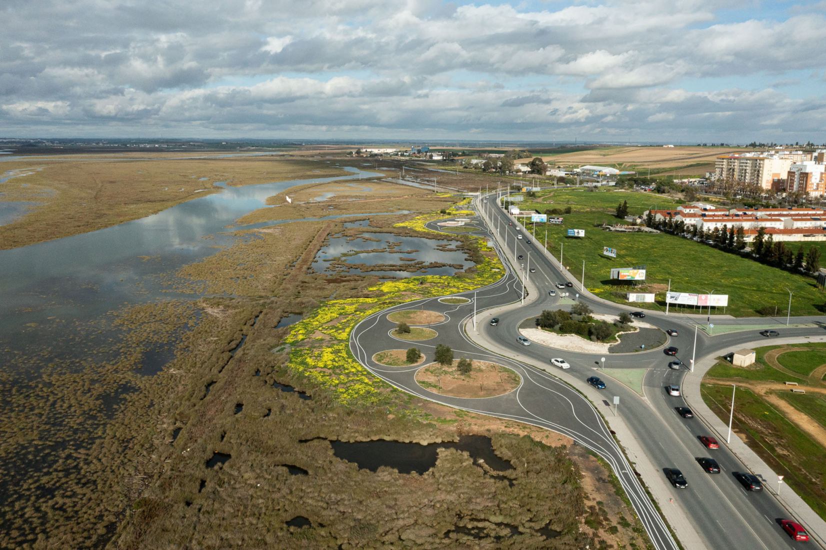 Wrapping the marsh: Landscape itinerary around the northern Odiel ...