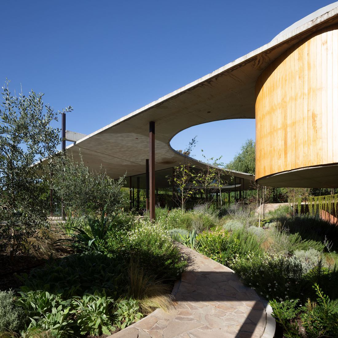 Living on a natural path. Rita House by Estudio Fernandez Renati | The ...