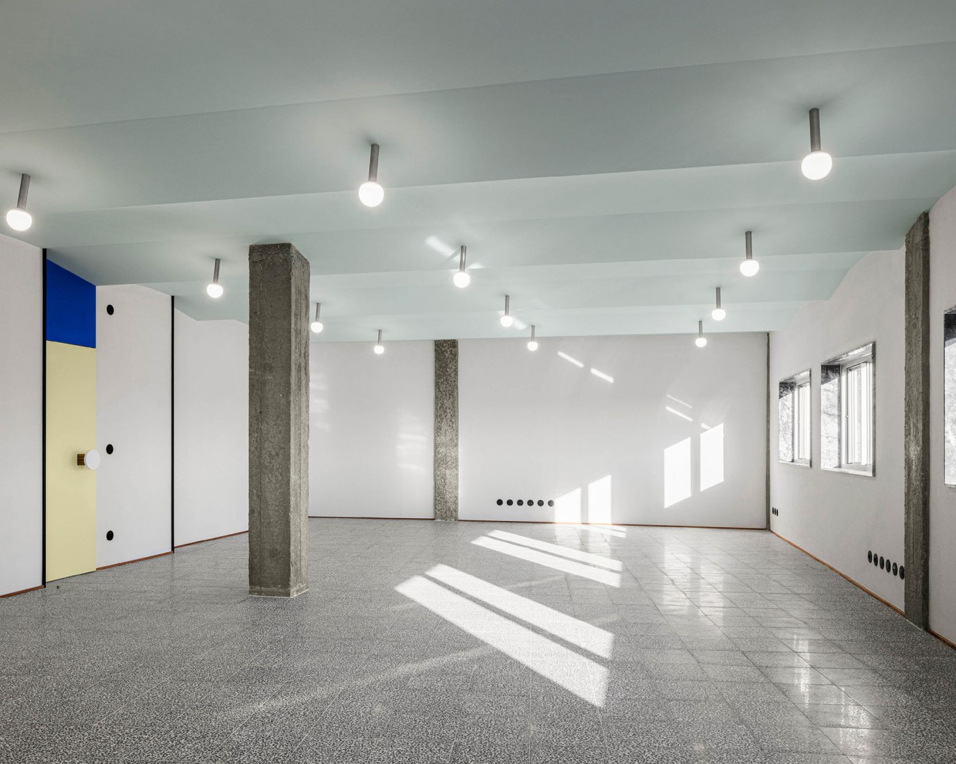 A very different kind of office refurbishment. Dim Cloud by Fala ...