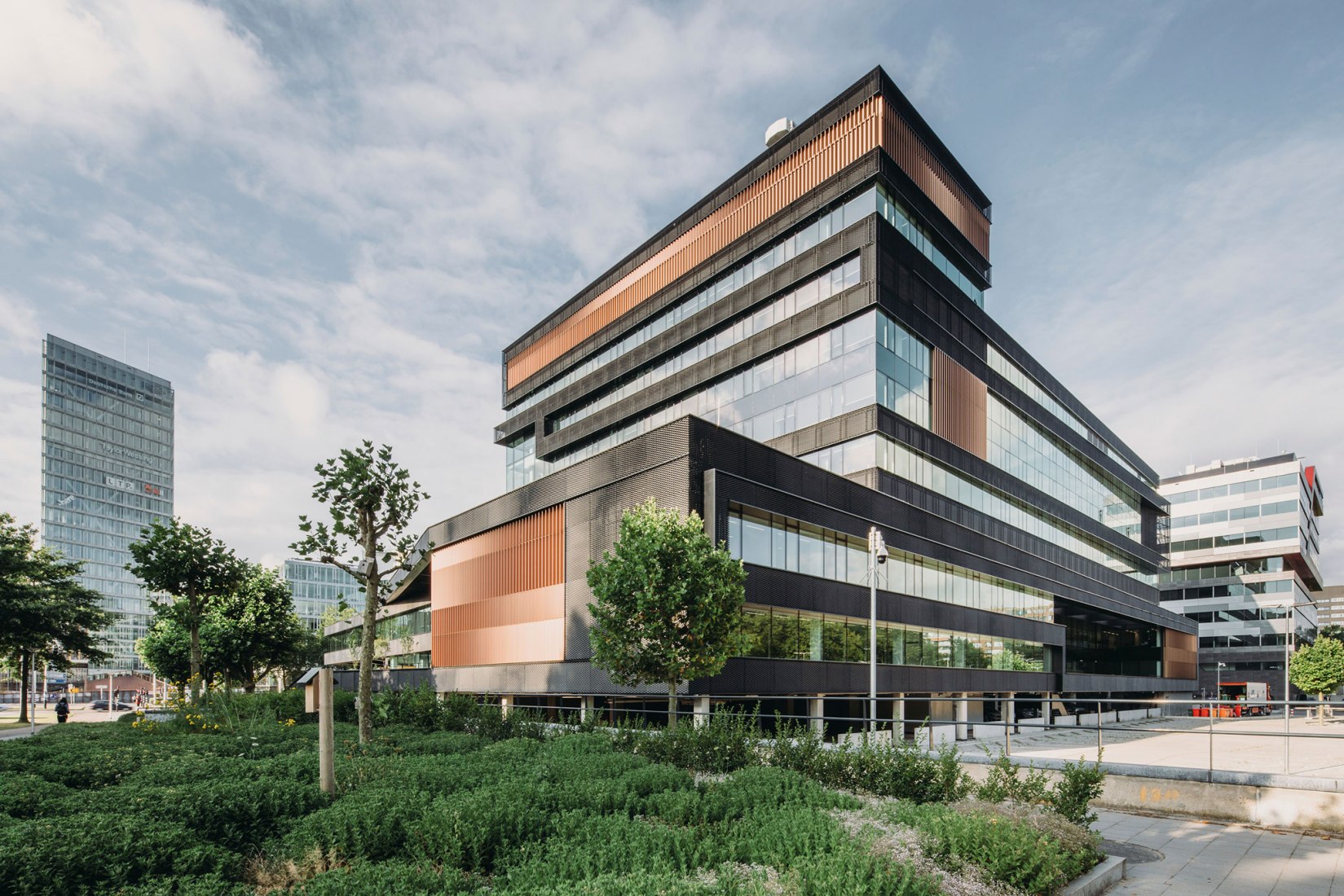 Transforming a building from the past into an office for the future ...