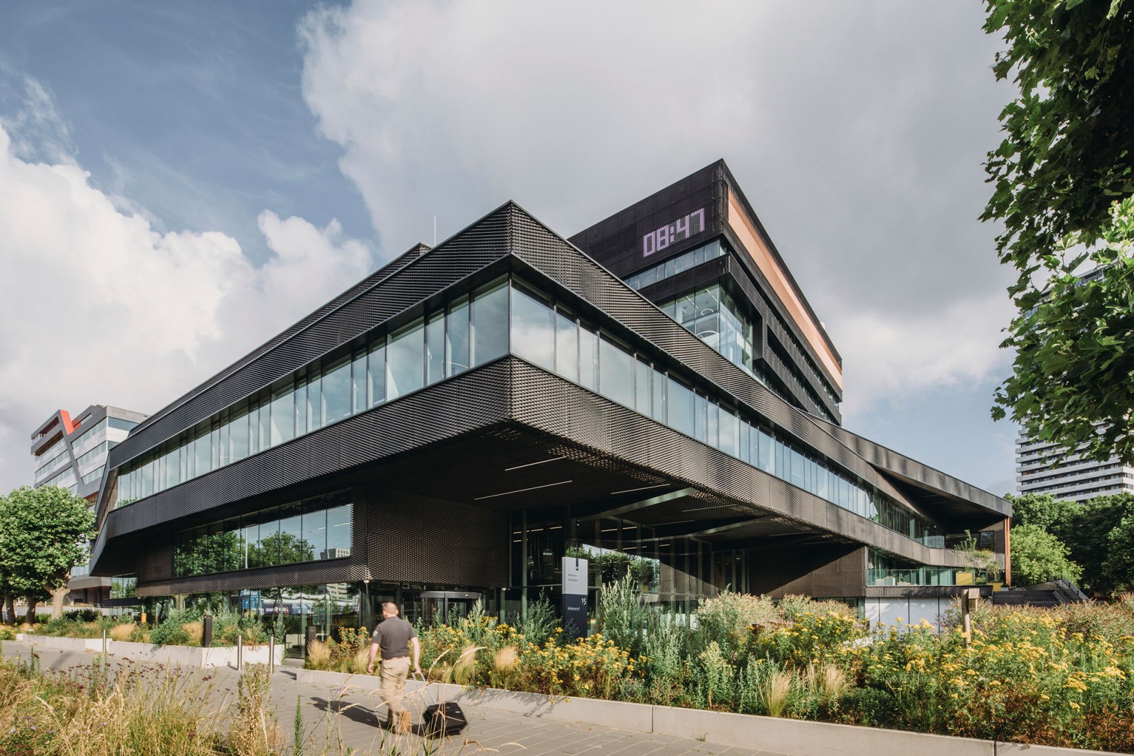Transforming a building from the past into an office for the future ...