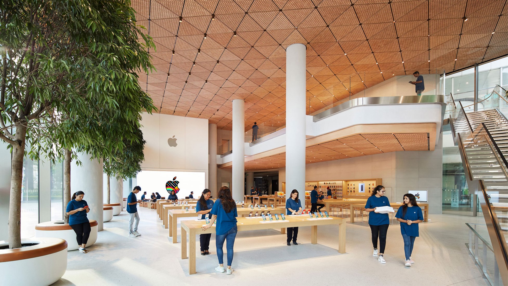 An Apple store with traditional references. Apple BKC by Foster ...