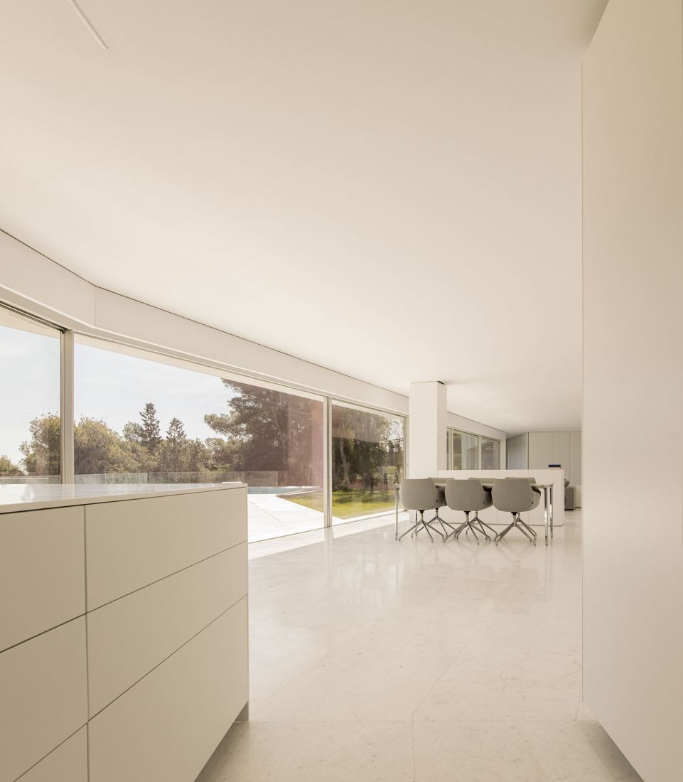 Minimalist and sculptural. Sabater House by Fran Silvestre Arquitectos ...