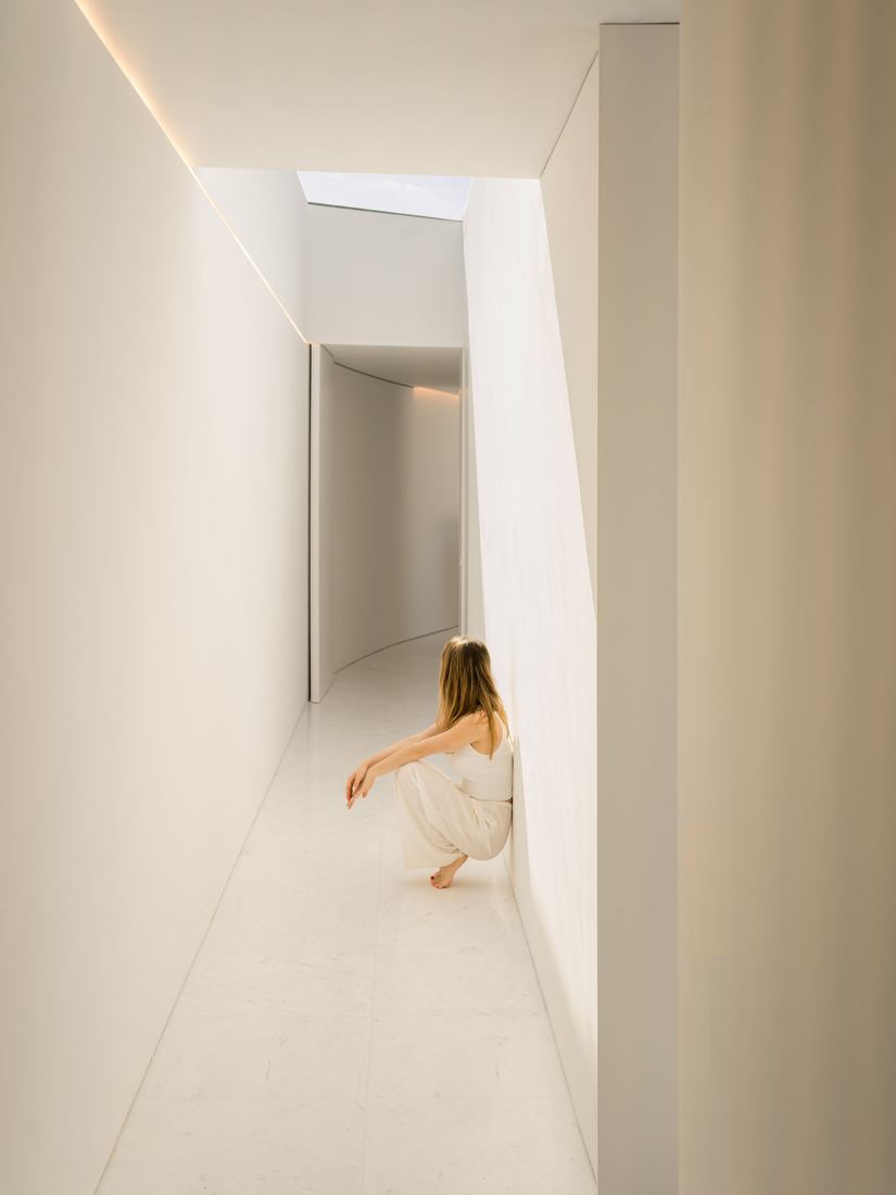 Minimalist and sculptural. Sabater House by Fran Silvestre Arquitectos ...