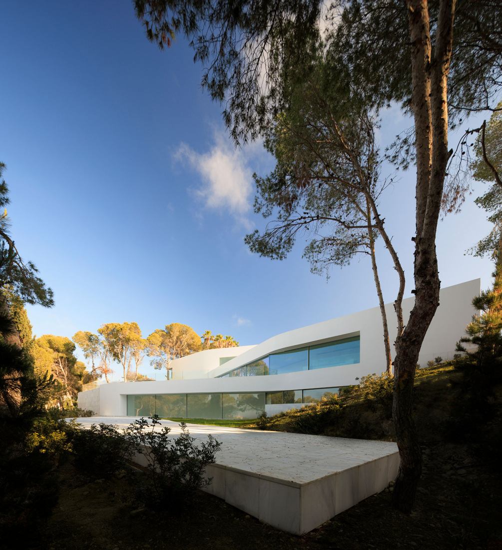 Minimalist and sculptural. Sabater House by Fran Silvestre Arquitectos ...