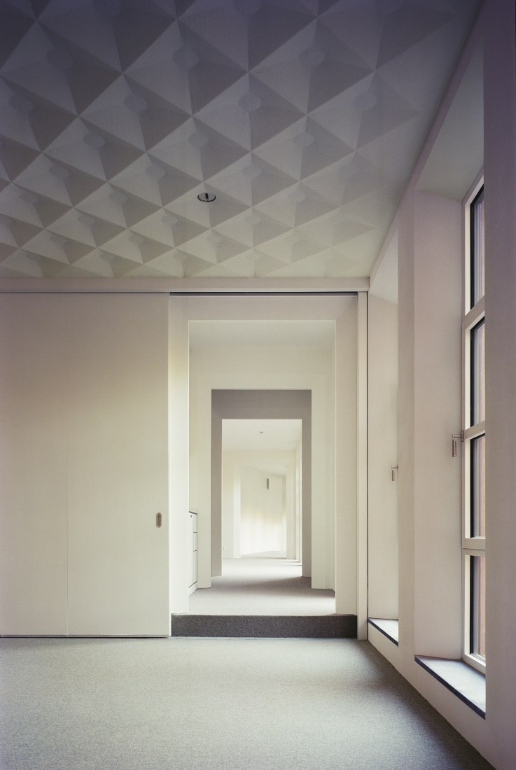 Understanding, believing and dialogue. Z33 House for Contemporary Art ...