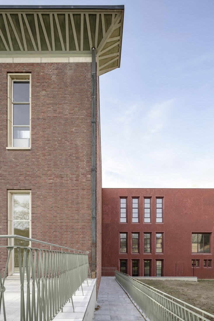 Understanding, believing and dialogue. Z33 House for Contemporary Art ...