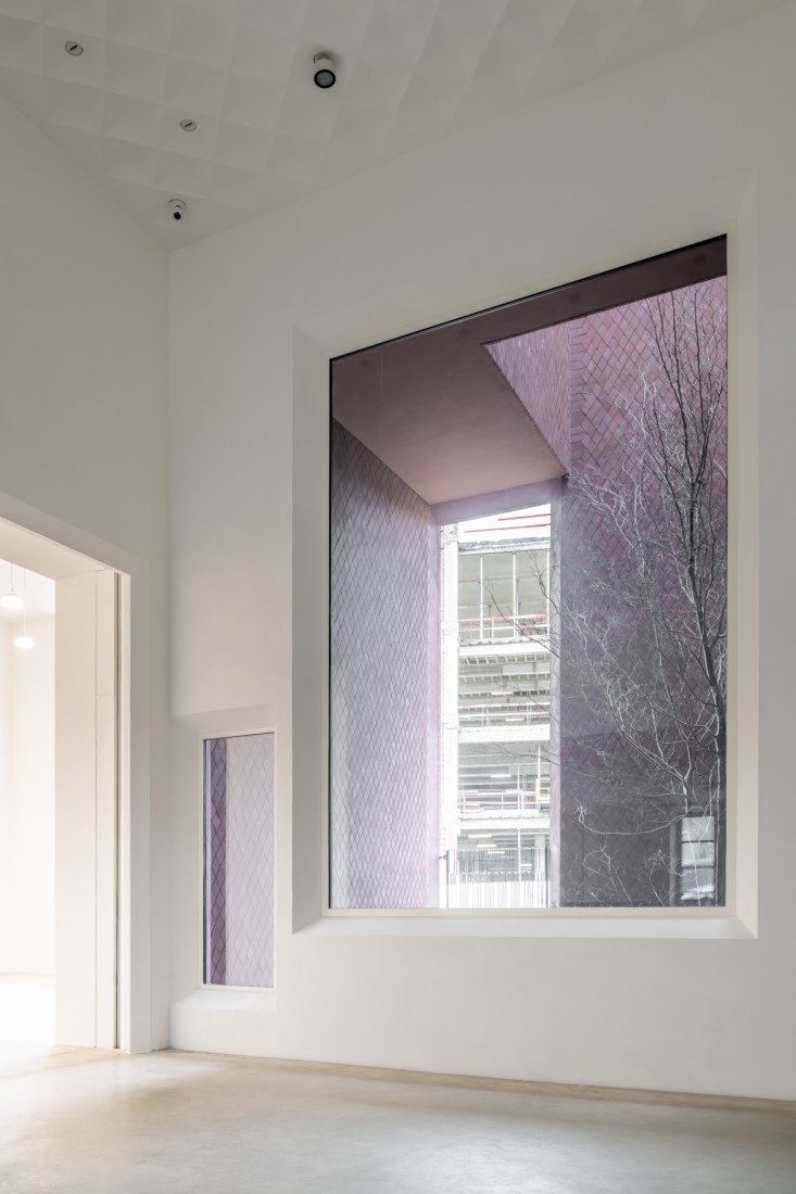 Understanding, believing and dialogue. Z33 House for Contemporary Art ...