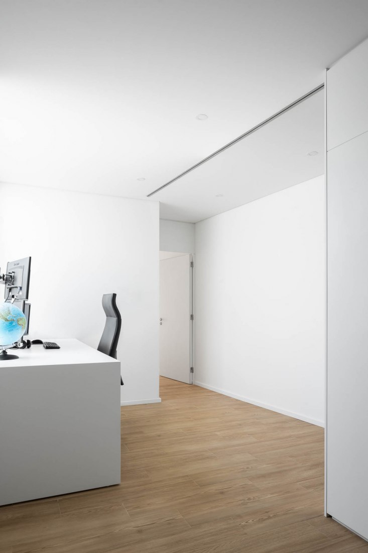 From the inside to the outside in one jump. Diagonal House by Frari ...