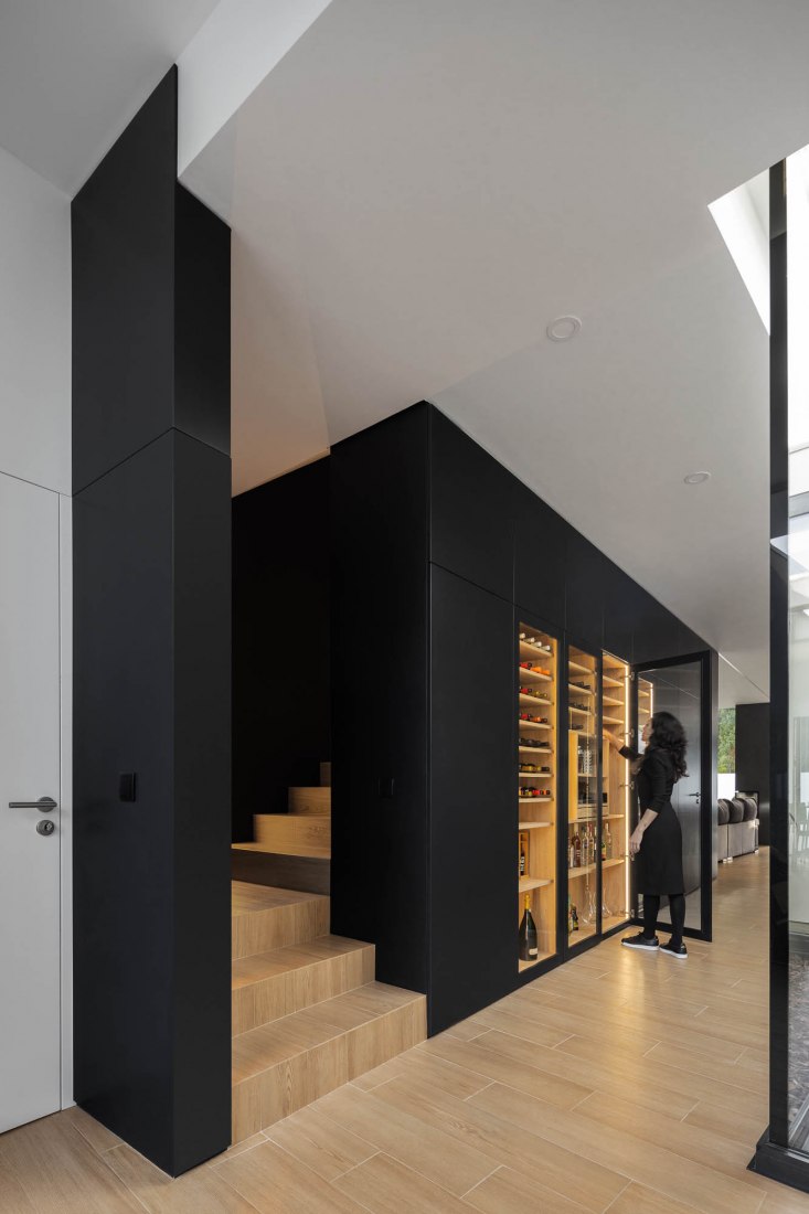 From the inside to the outside in one jump. Diagonal House by Frari ...