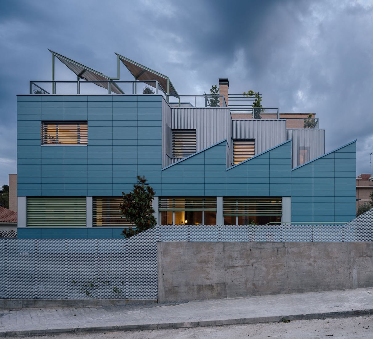 A kind empowerment. Beyond-the-family Kin by Ignacio G. Galán + OF ...