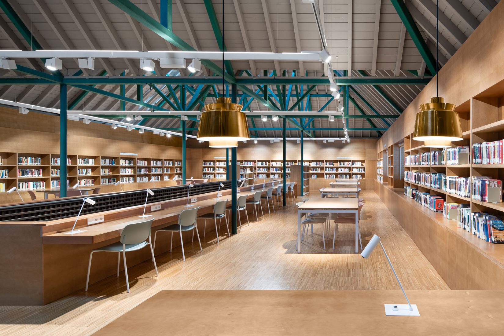 Relive a work by Oíza. Renovation and adaptation for a study center and ...