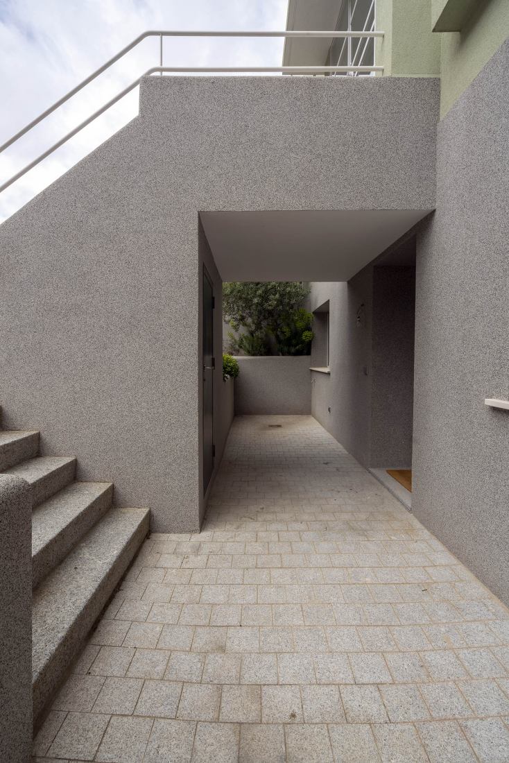 Recovery of Bergamin's Rationalism. House in El Viso by GarciaGerman ...