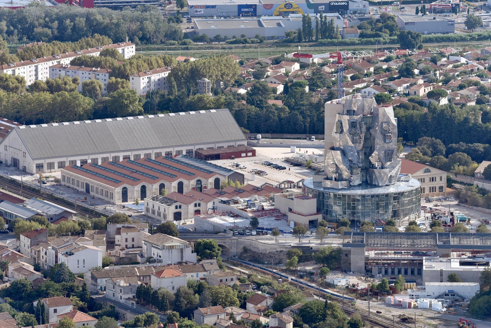 La Torre Luma Arles de Frank Gehry, toma forma | Sobre Arquitectura y ...