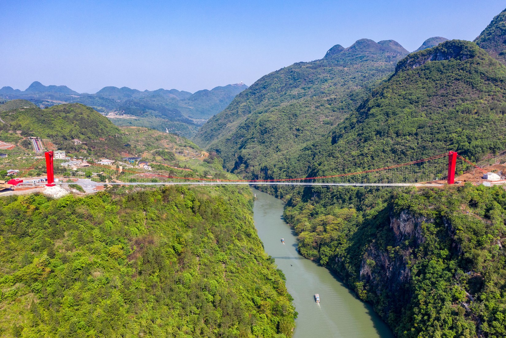 The world's longest suspension glass bridge in Huangchuan Three Gorges ...