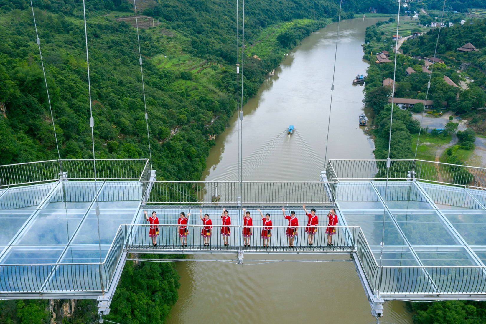 The world's longest suspension glass bridge in Huangchuan Three Gorges ...