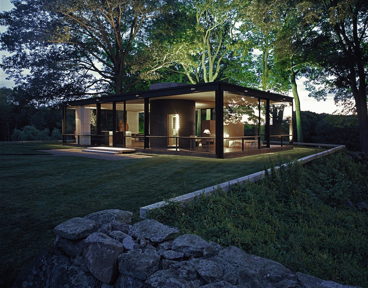 Desmaterialization of the wall: The Glass House | The Strength of ...