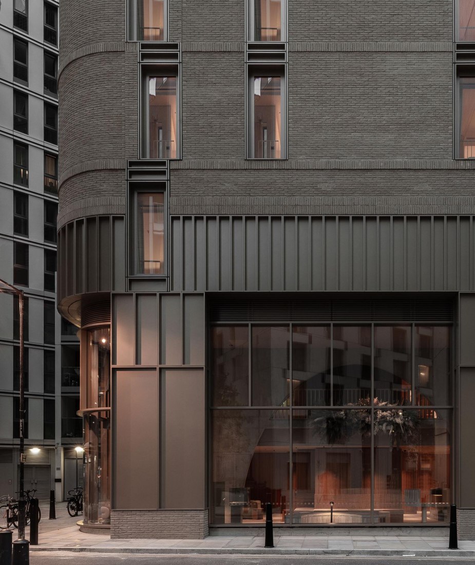 An elegant tower, an urban lantern. Buckle Street Studios London by ...