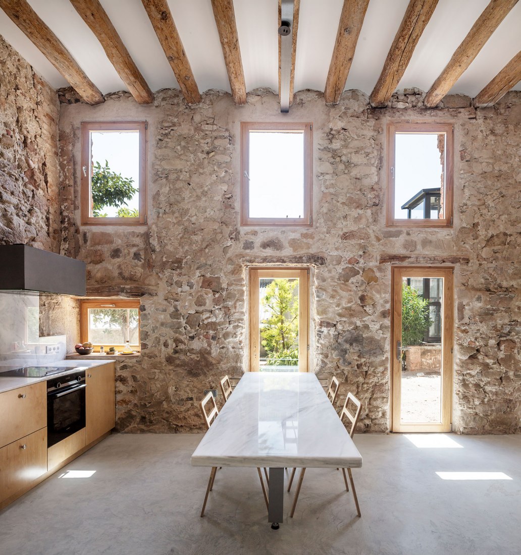 Intervention and valuing of buildings with history. REC house by ...