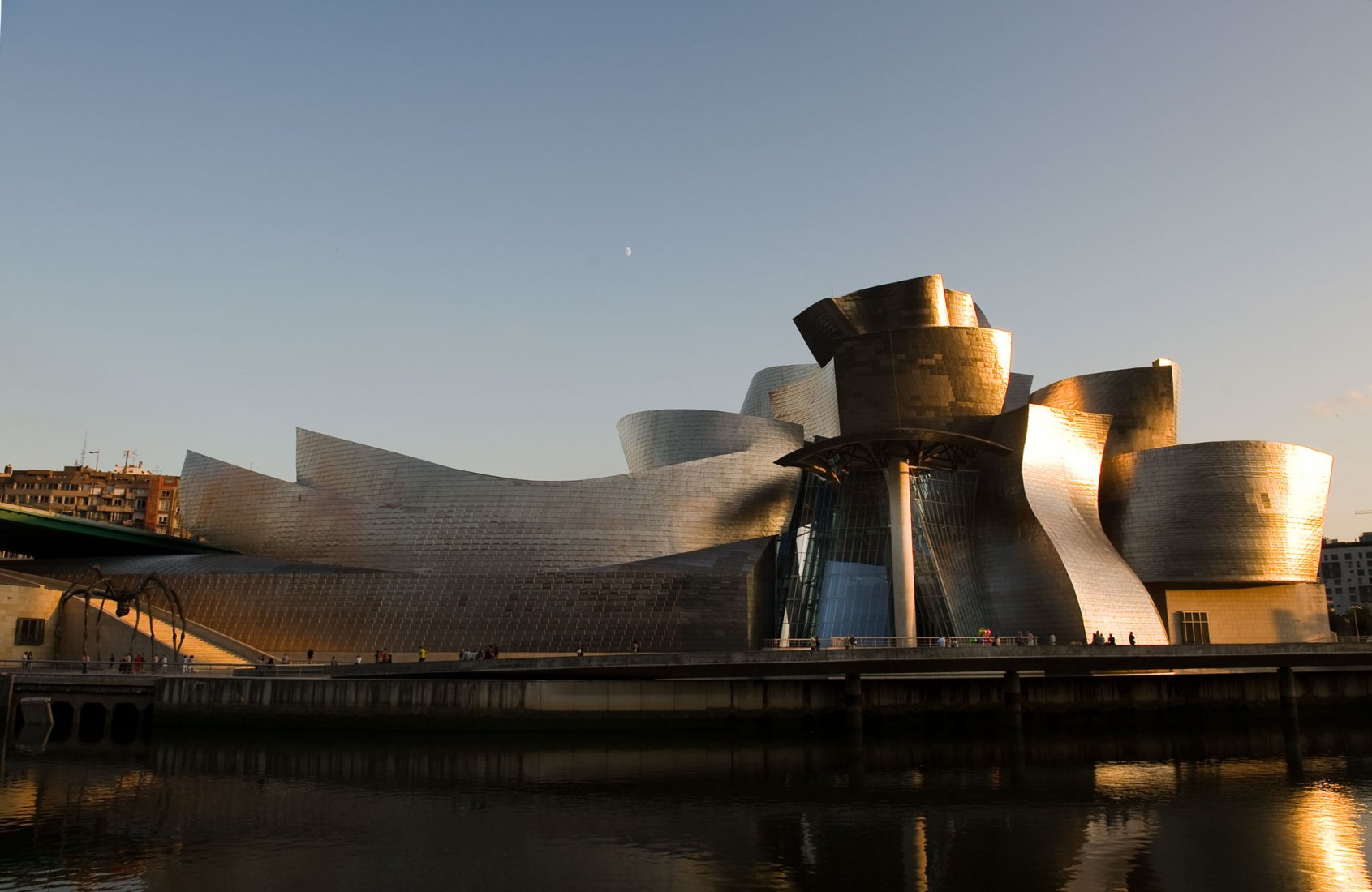 Guggenheim XX. A building that changes its time. Guggenheim Bilbao ...