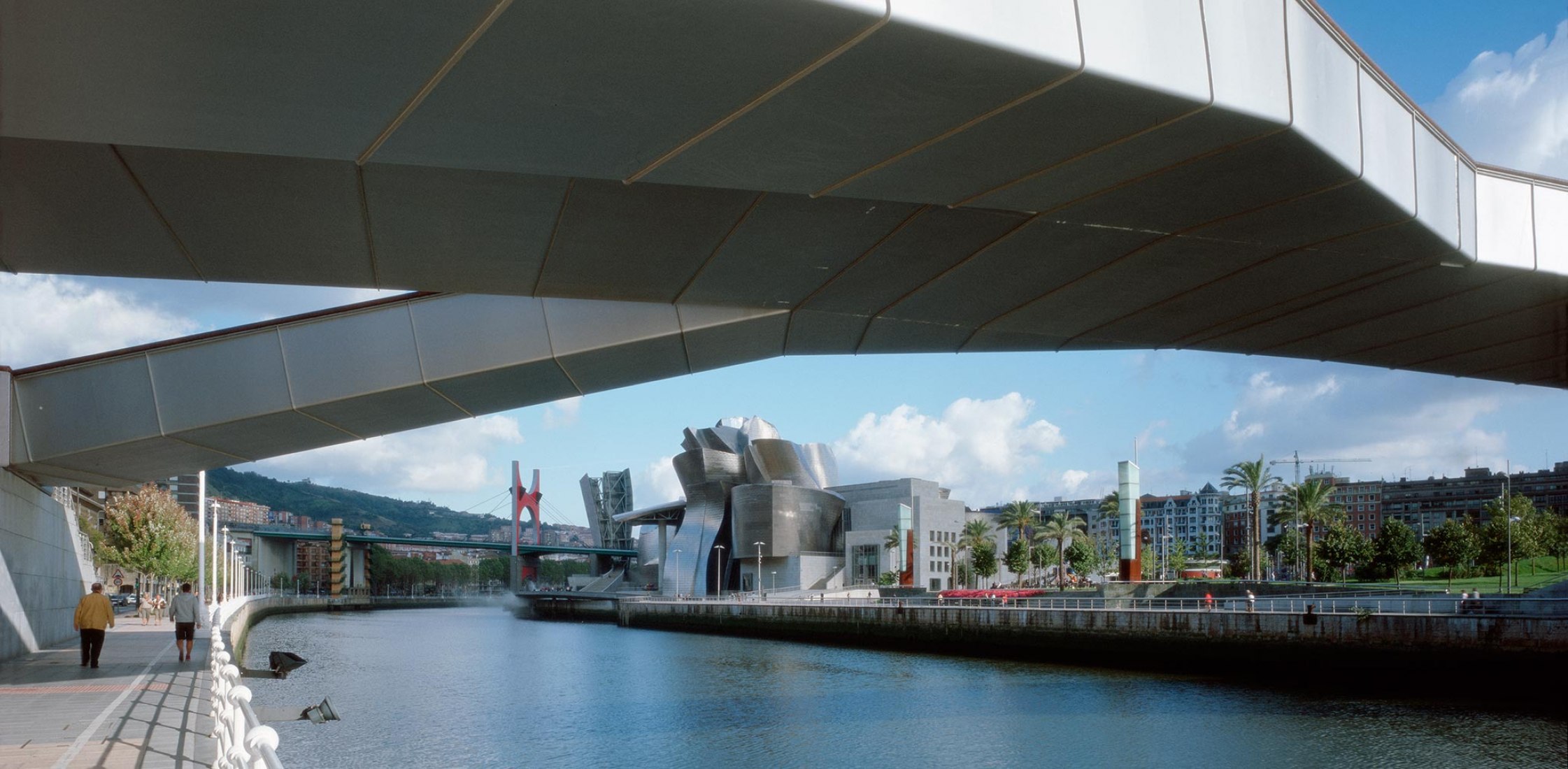 Guggenheim XX. A building that changes its time. Guggenheim Bilbao ...