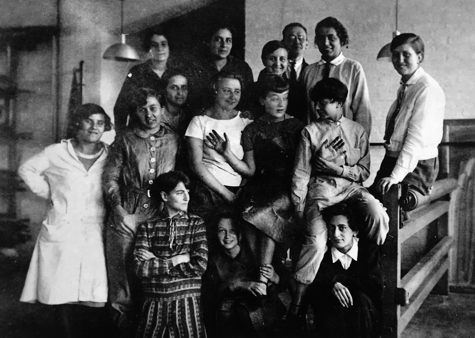Gunta Stölzl, profesora y directora del taller textil de la Bauhaus ...