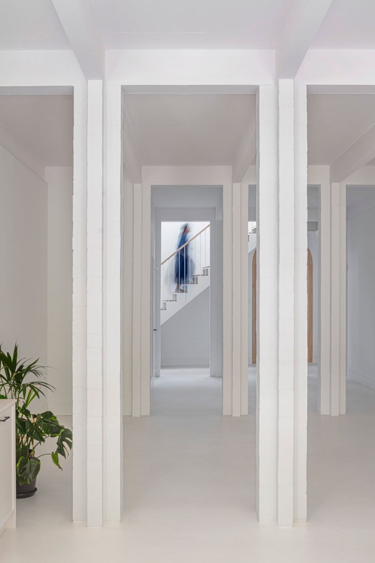 Looking for continuous space. House 1616 by HARQUITECTES | The Strength ...