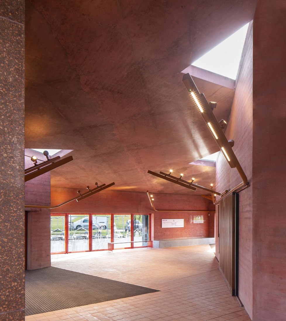Curves for regeneration. Transport hub in Belfast by Hall McKnight ...