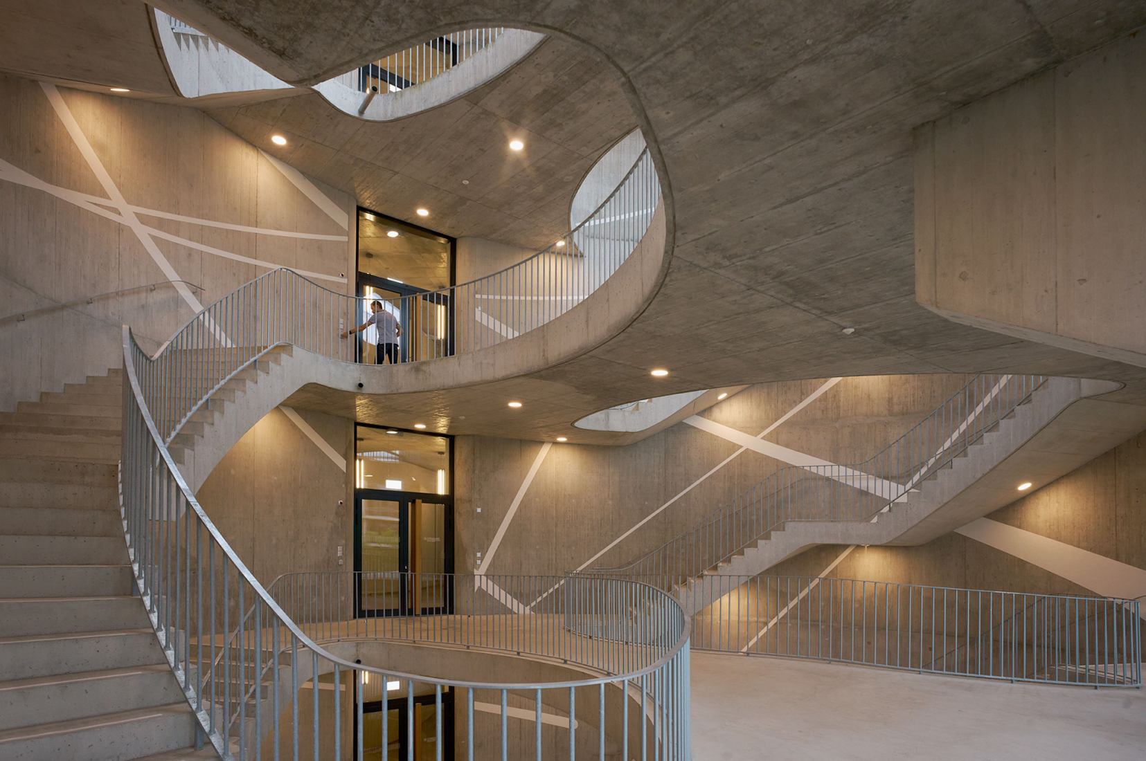 In search of proximity to deconstruct the big. SIP Main Campus by ...