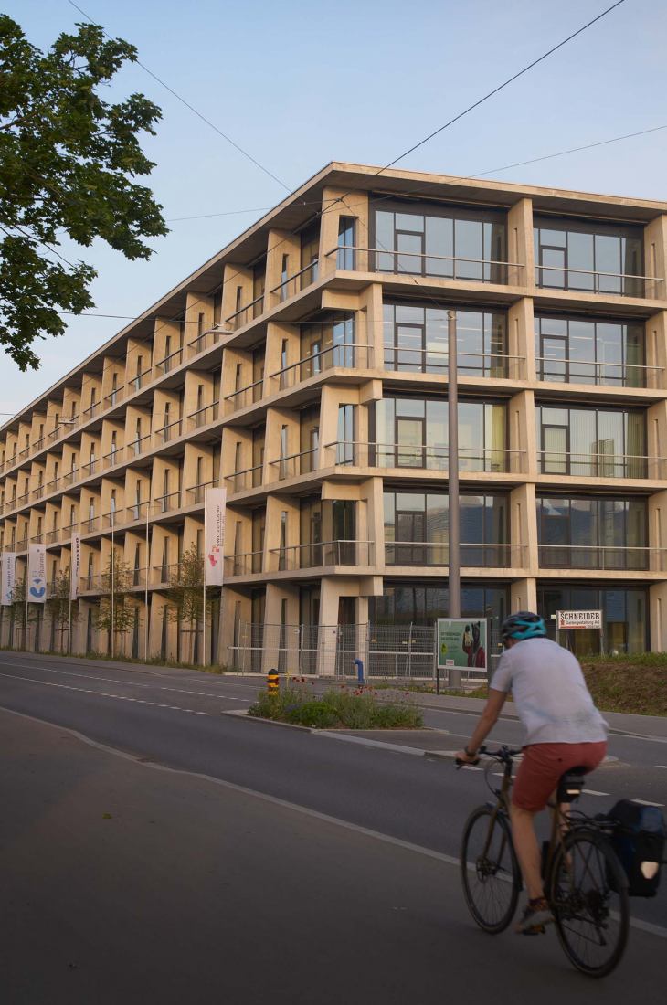 In search of proximity to deconstruct the big. SIP Main Campus by ...