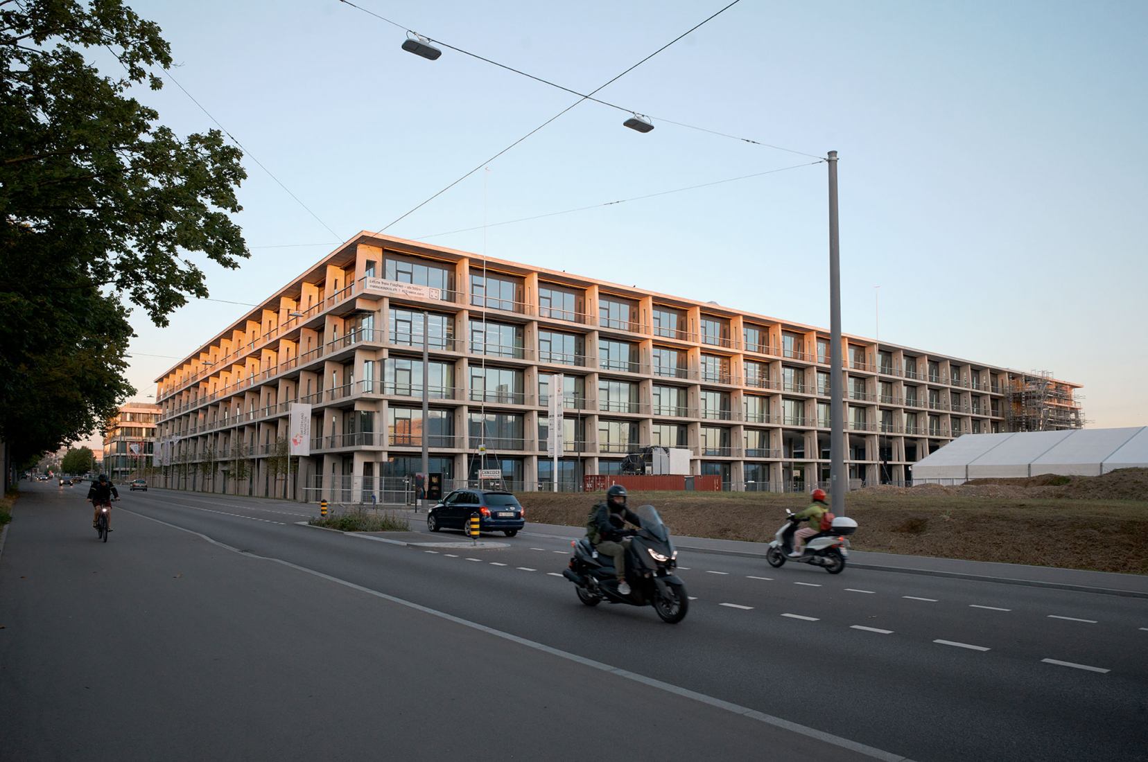 In search of proximity to deconstruct the big. SIP Main Campus by ...