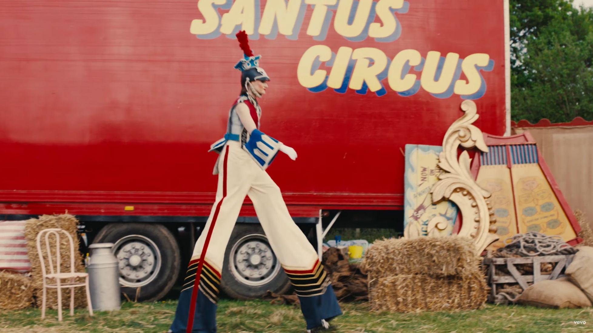 Los colores del circo. Daylight por Harry Styles | Sobre Arquitectura y ...
