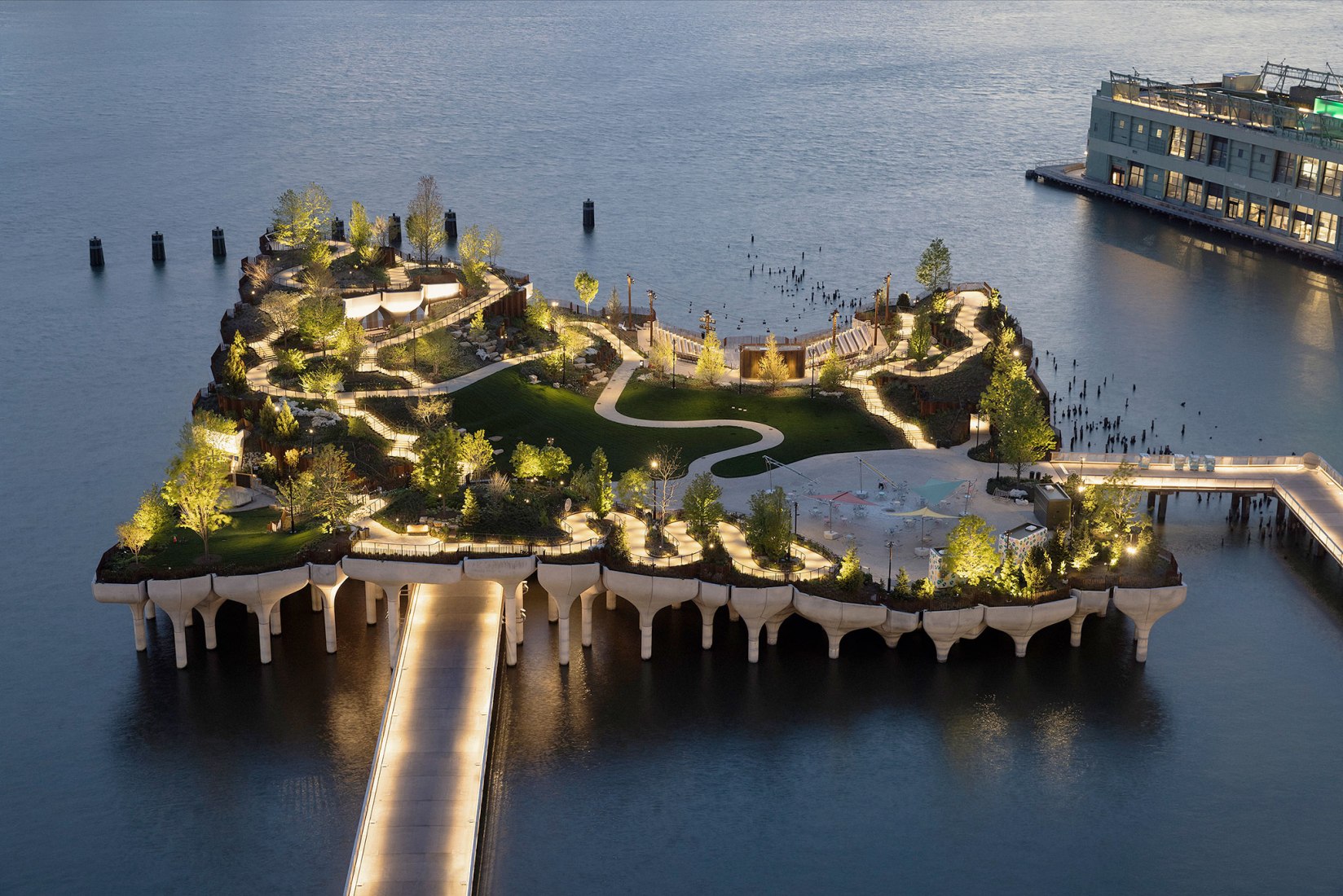 Heatherwick's €212 Million park, a new landscape floating on the Hudson ...