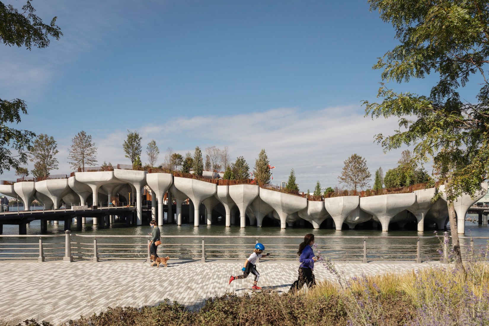Heatherwick's €212 Million park, a new landscape floating on the Hudson ...